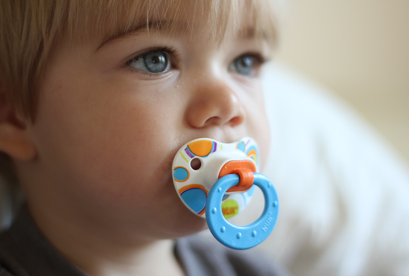 Πιπίλα τέλος! Όταν η μαμά και η Babysitter συνεργάζονται.